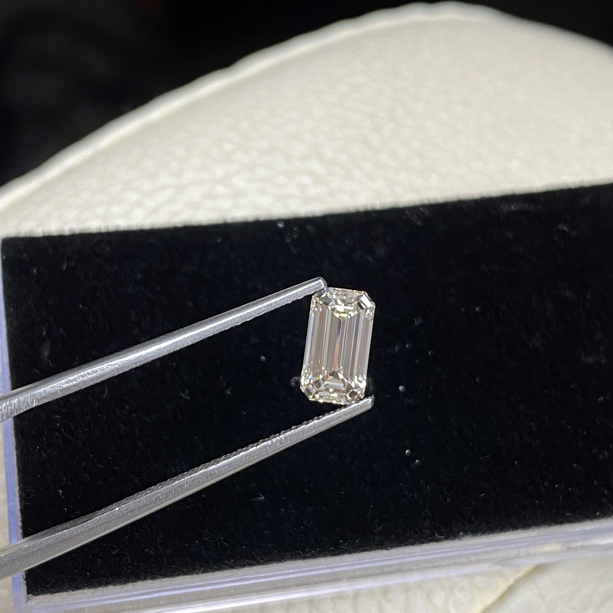 0.91ct Natural K faint brown VS Clarity Emerald Cut Diamond :: T STAR LIMITED